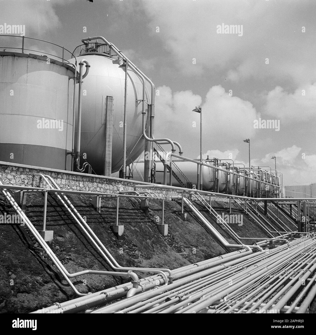 Oil refinery curacao Black and White Stock Photos & Images - Alamy