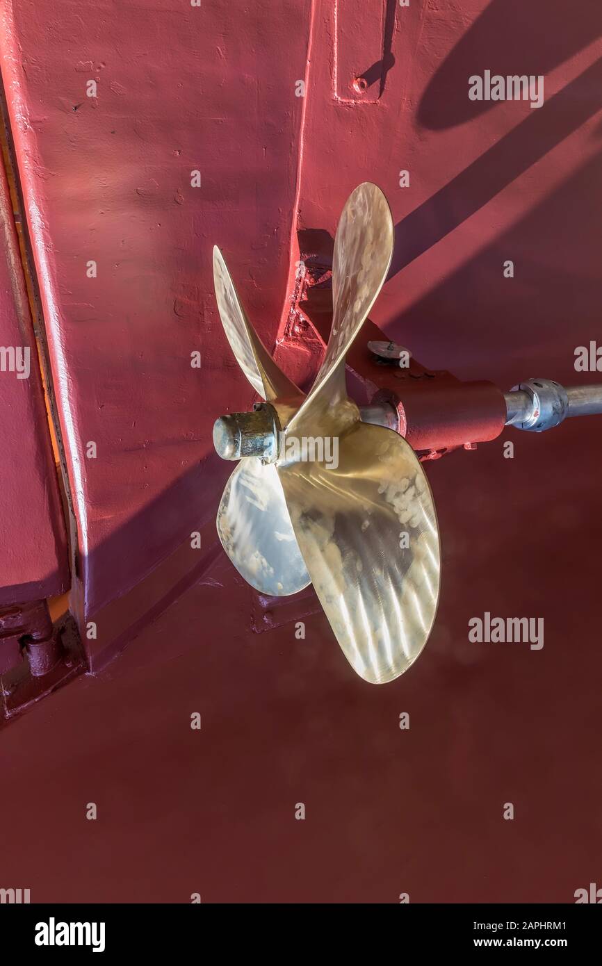 One propeller on new hi-res stock photography and images - Alamy