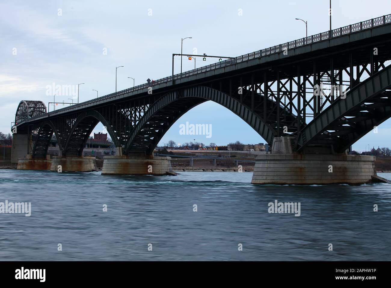 Peace arch border crossing hi-res stock photography and images - Alamy