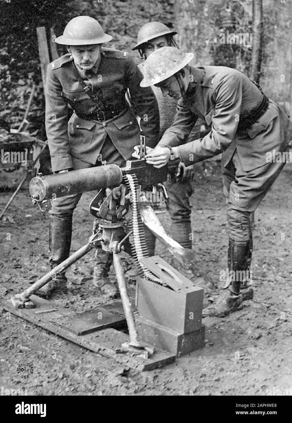 Browning machine gun world war hi-res stock photography and images - Alamy