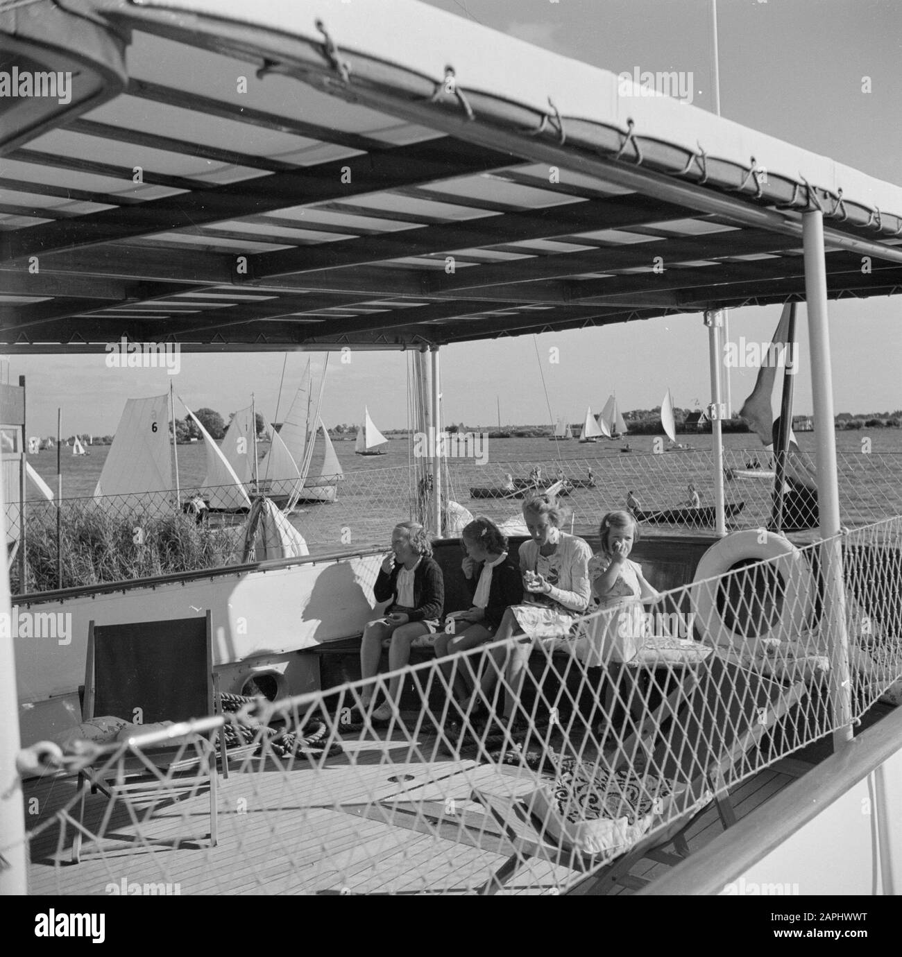 The princesses Beatrix, Irene and Margriet eat with their nanny Rita ...