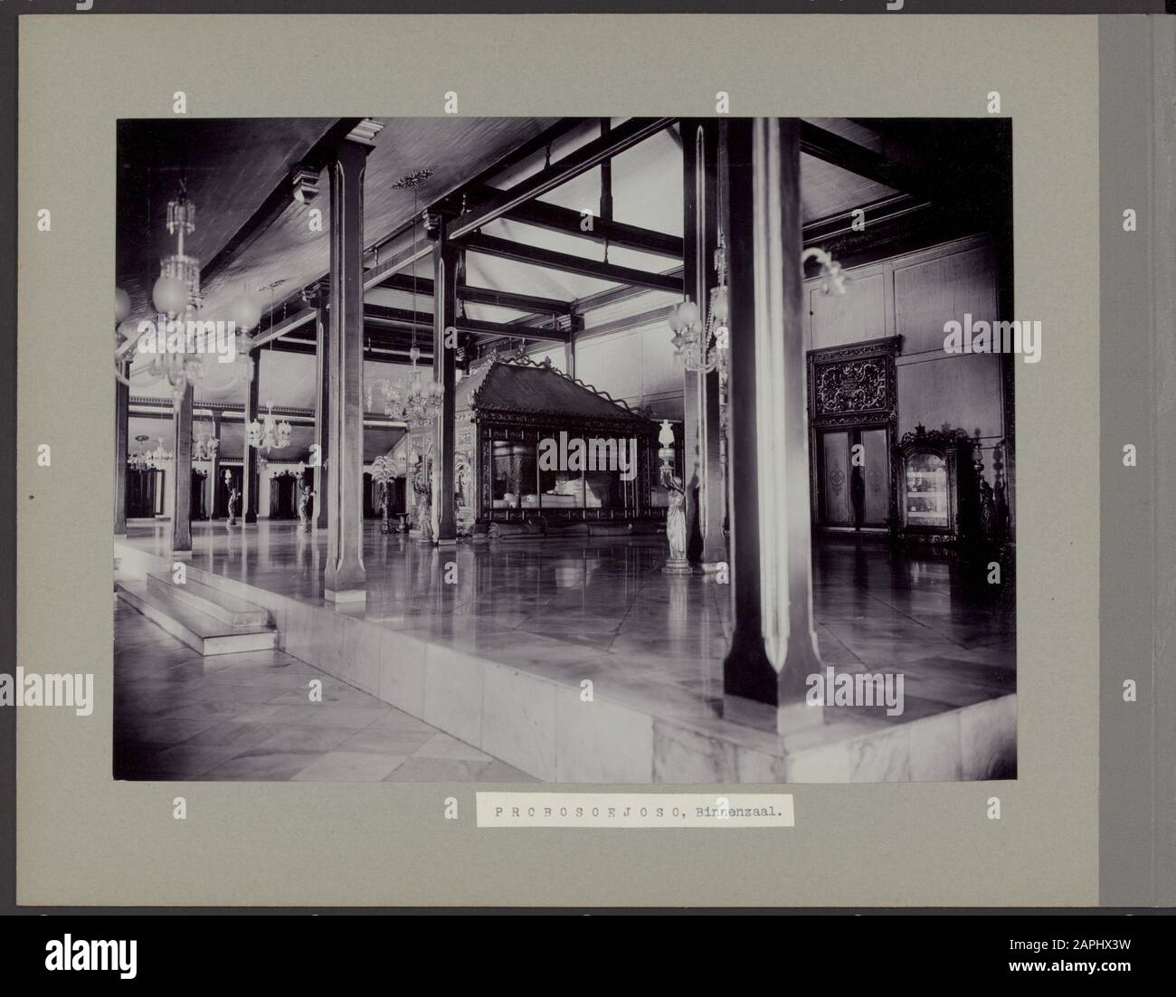 Photo album: Surakarta at the time of Soesuhoenan Pakubuwono X ...