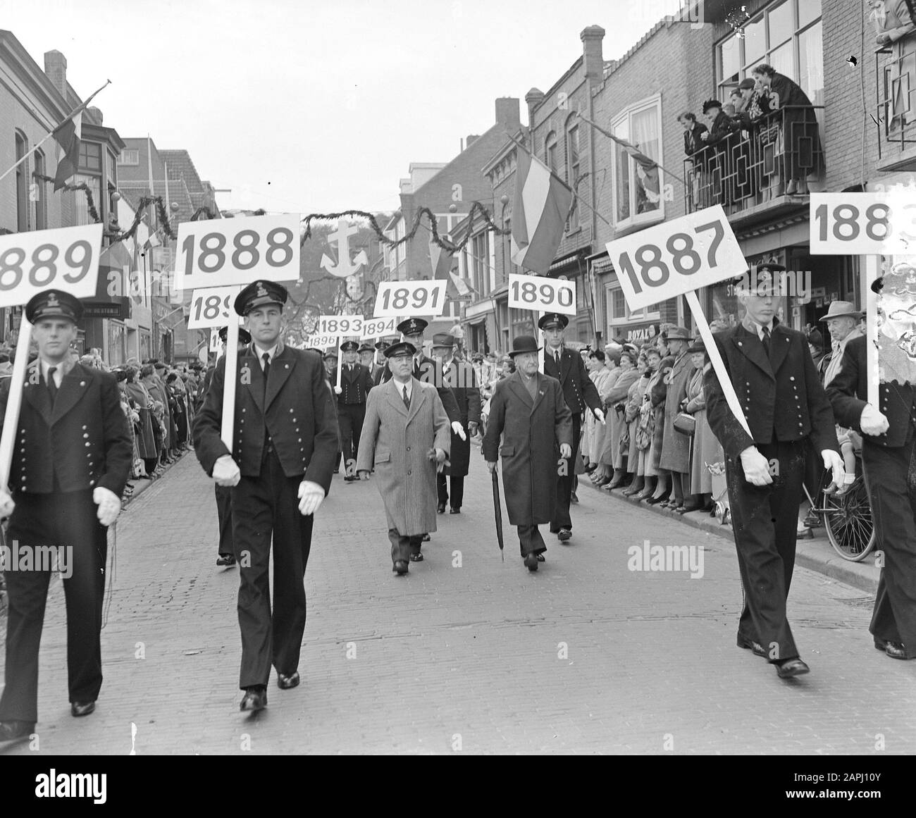 Unveiling statue karel doorman hi-res stock photography and images - Alamy