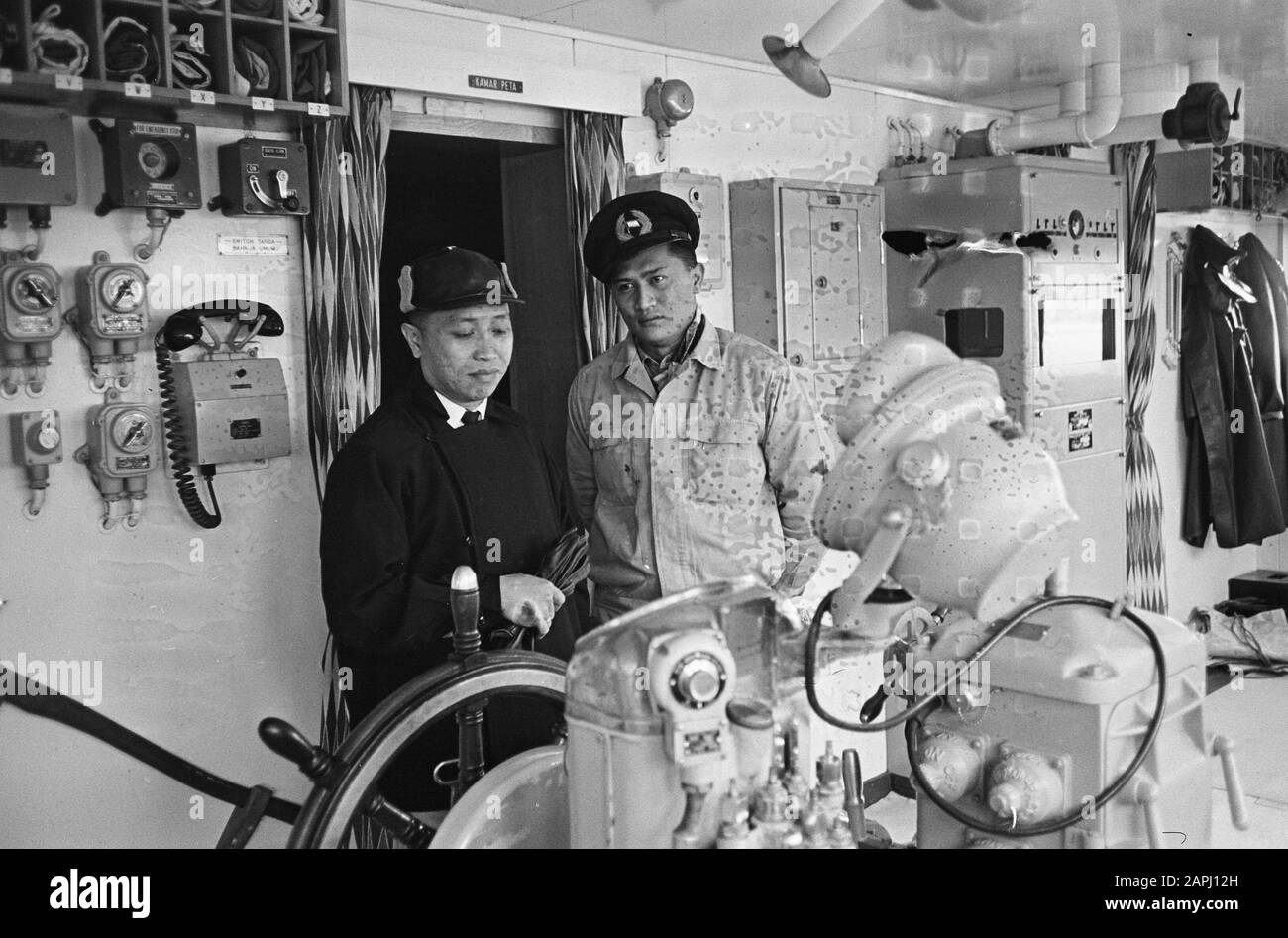 Verolme left captain v hi-res stock photography and images - Alamy