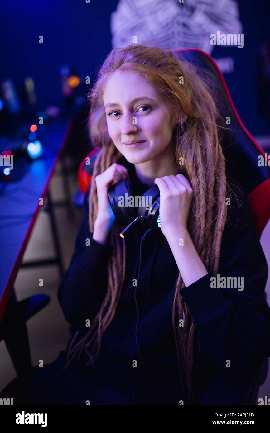 Streamer beautiful girl professional gamer smile playing online games ...