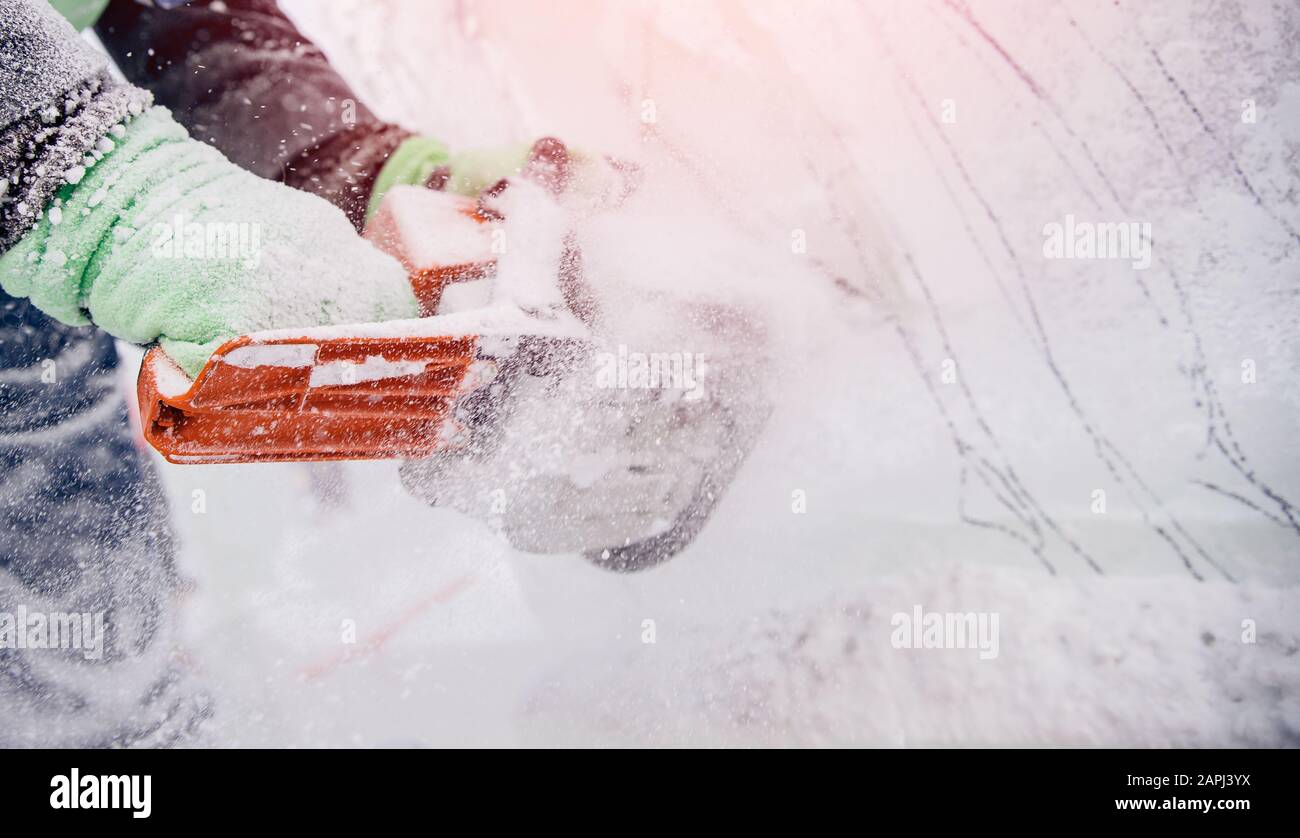 Ice sculptor chainsaw hi-res stock photography and images - Alamy