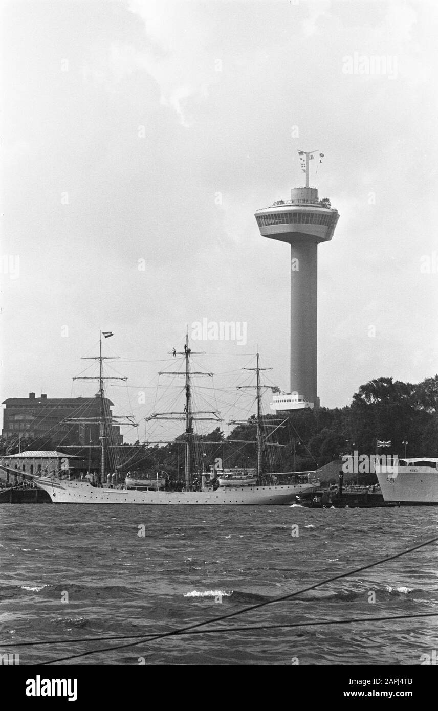 Ship competition Black and White Stock Photos & Images - Alamy