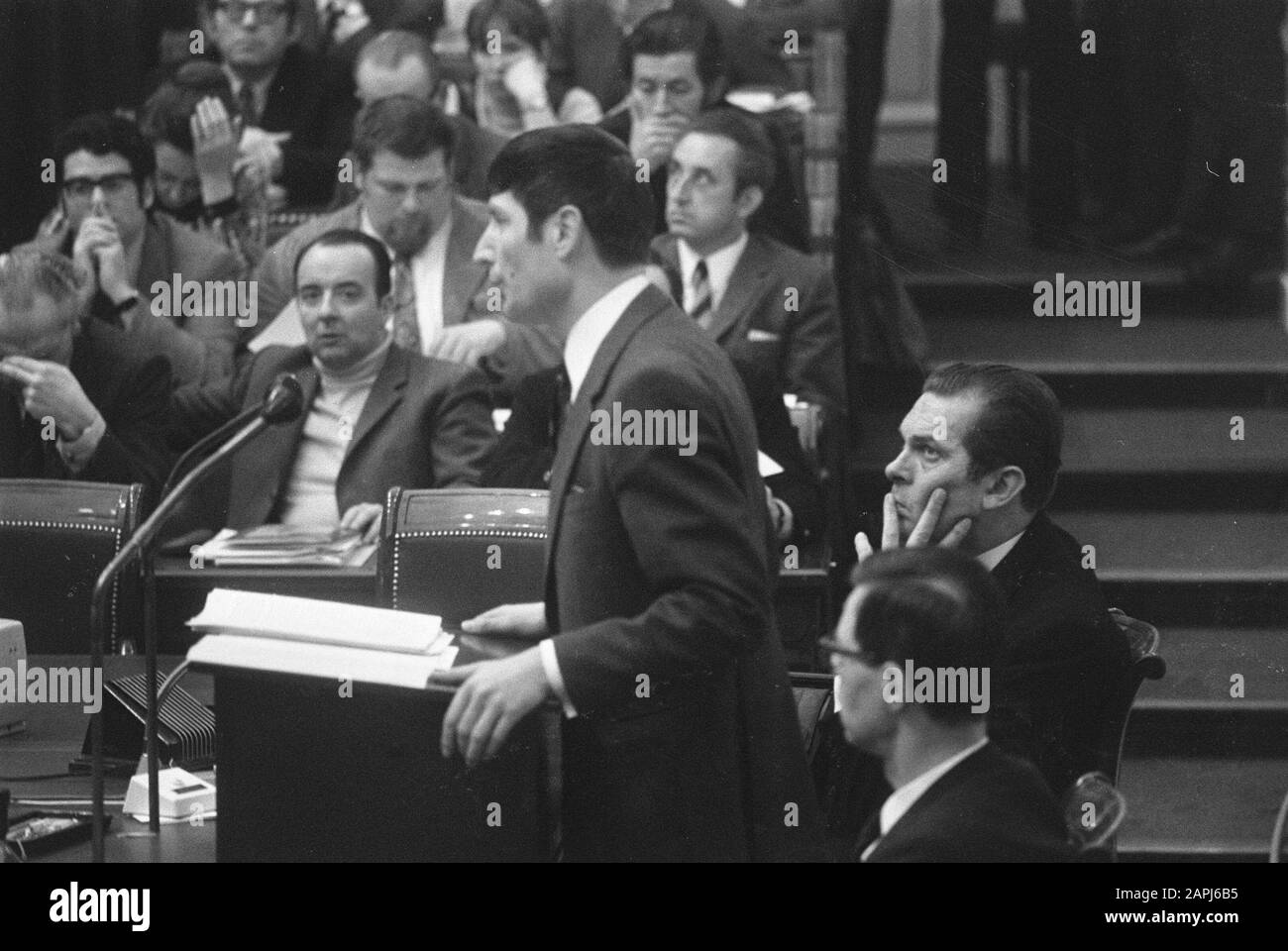 Debate Second Chamber about release Three van Breda, Van Agt het word ...