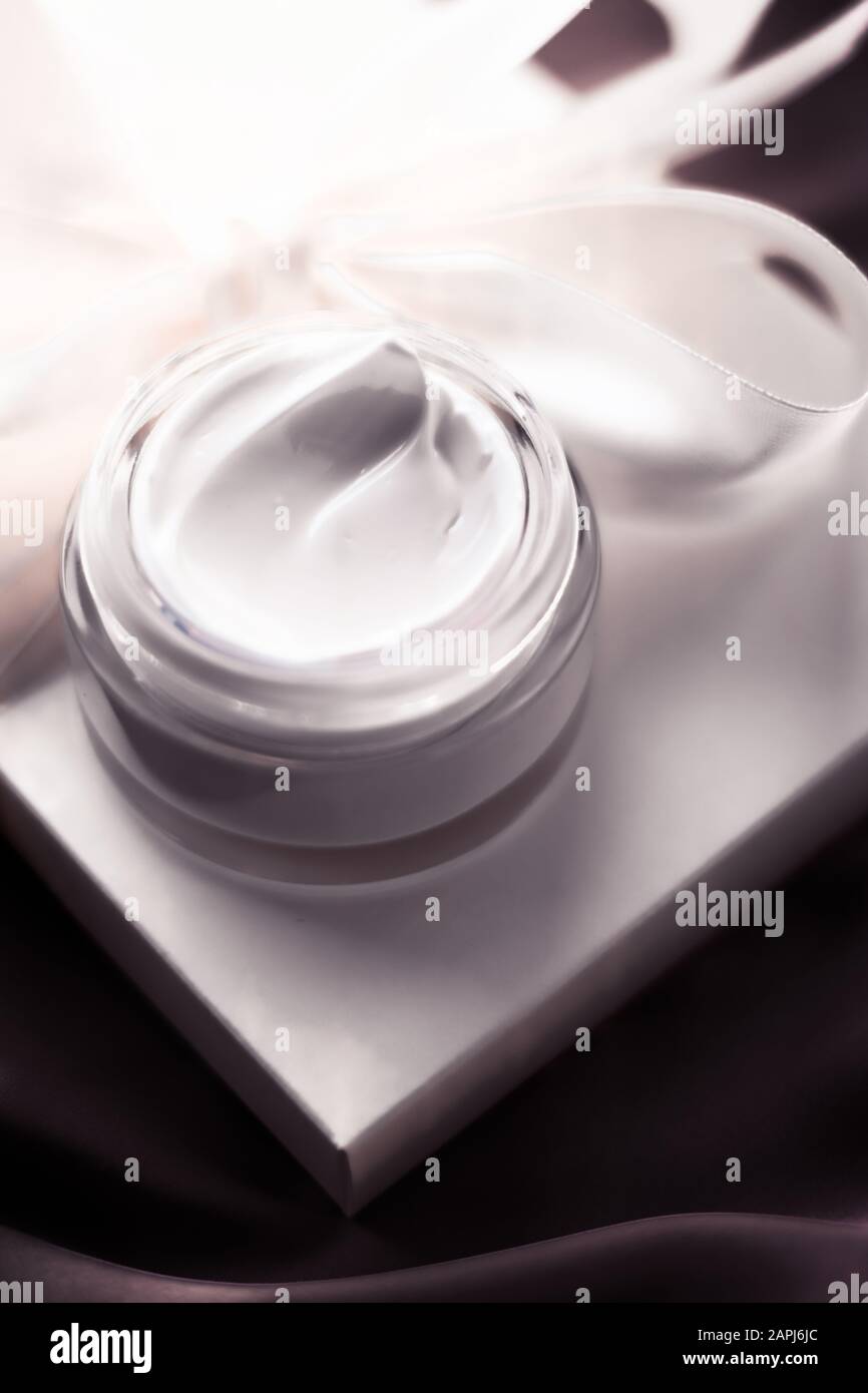 Organic cosmetics, luxe present and natural cosmetology concept ...