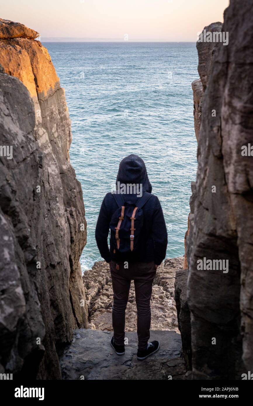 Two big rocks hi-res stock photography and images - Alamy