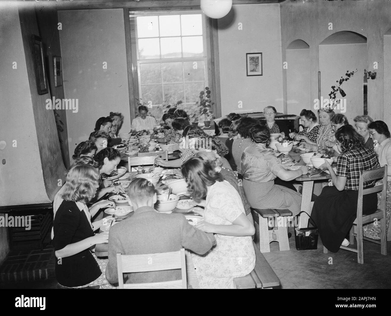 Group ladies lunch hi-res stock photography and images - Alamy