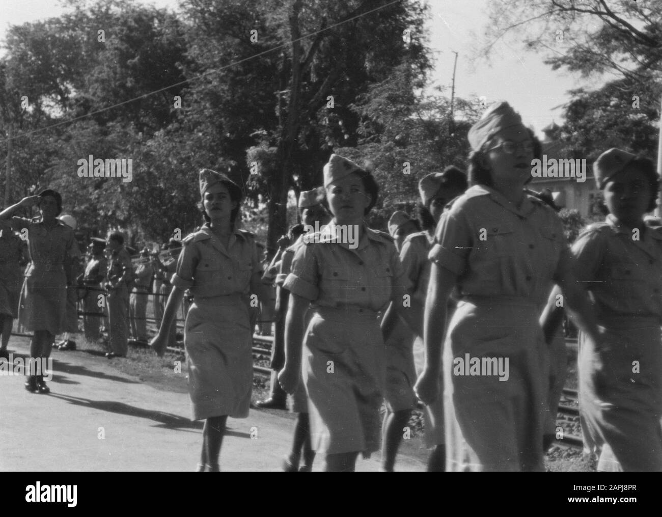 Defilé Batavia. Detachment Women's Corps KNIL Annotation: Sober parade ...