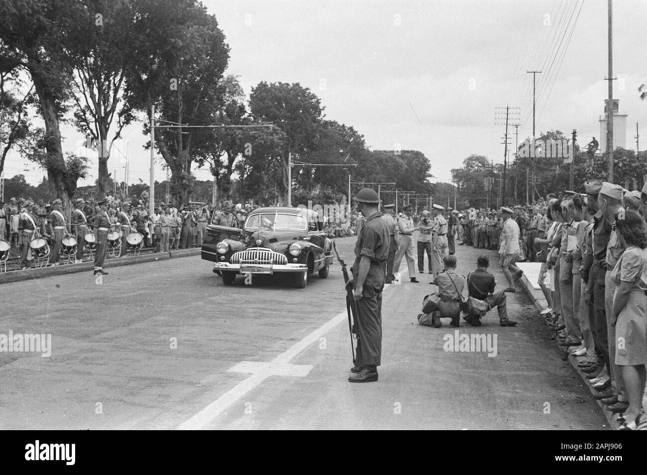 Farewell parade 3rd Infantry Brigade Group Description: Defilé. Army ...