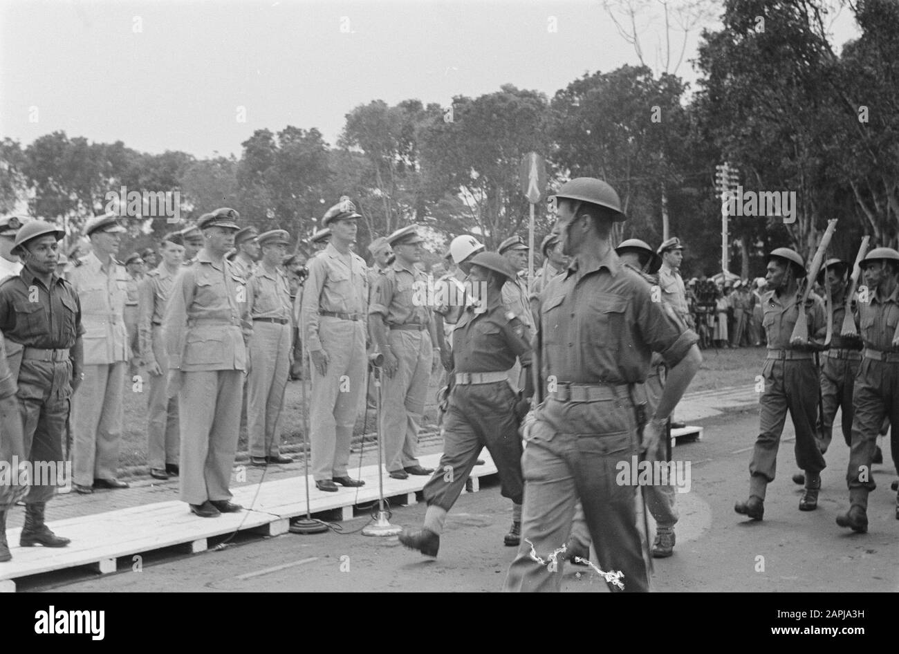 High award ceremony by General Spoor op het Burg. Bishop Square in ...