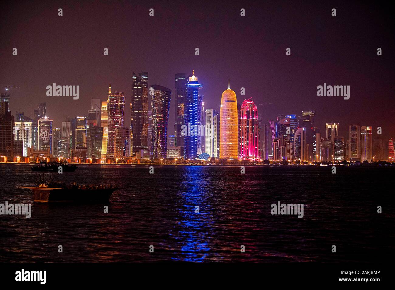 Doha qatar skylines hi-res stock photography and images - Alamy