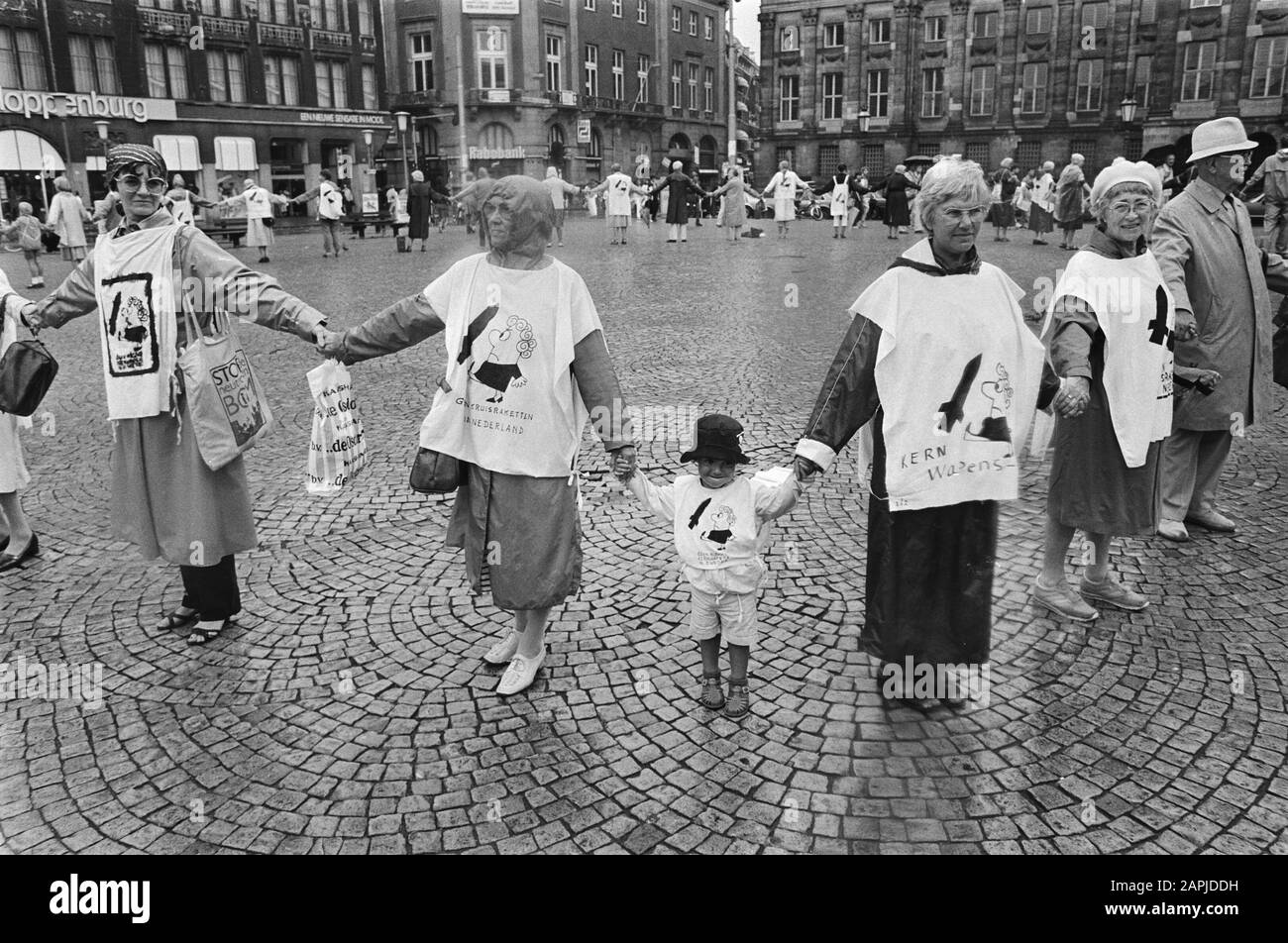 Traditional Peace Ring on the first Monday of the month on Dam Square ...