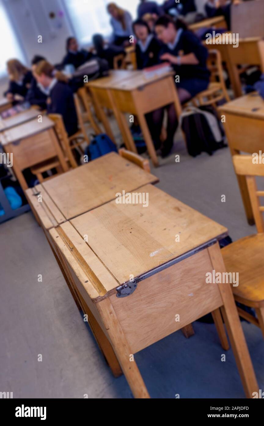 Empty desks pupils hi-res stock photography and images - Alamy