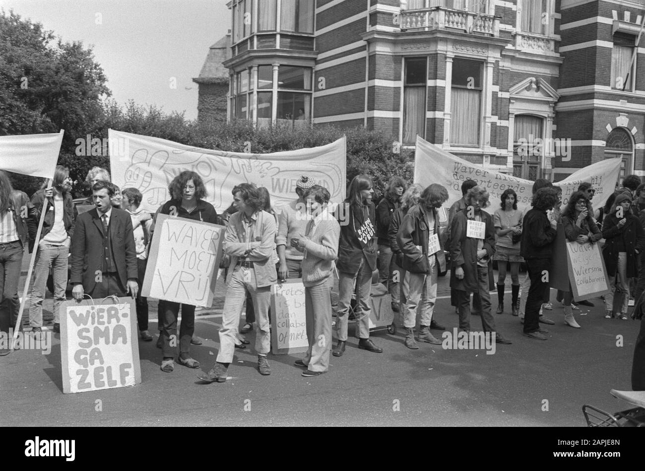 Ralph holland Black and White Stock Photos & Images - Alamy