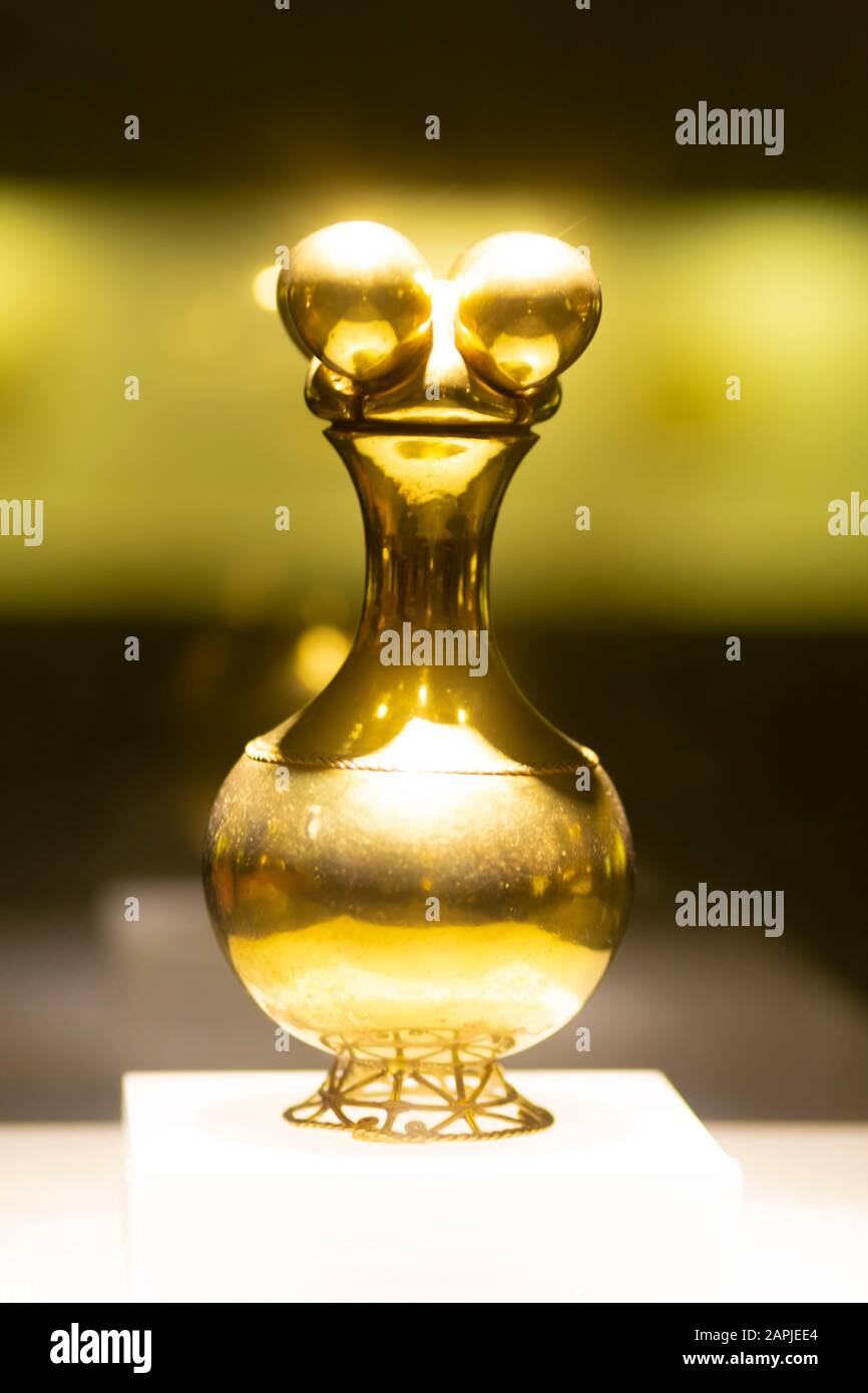 The Poporo Quimbaya Made of Gold (The Gold Museum, Bogotá, Colombia ...