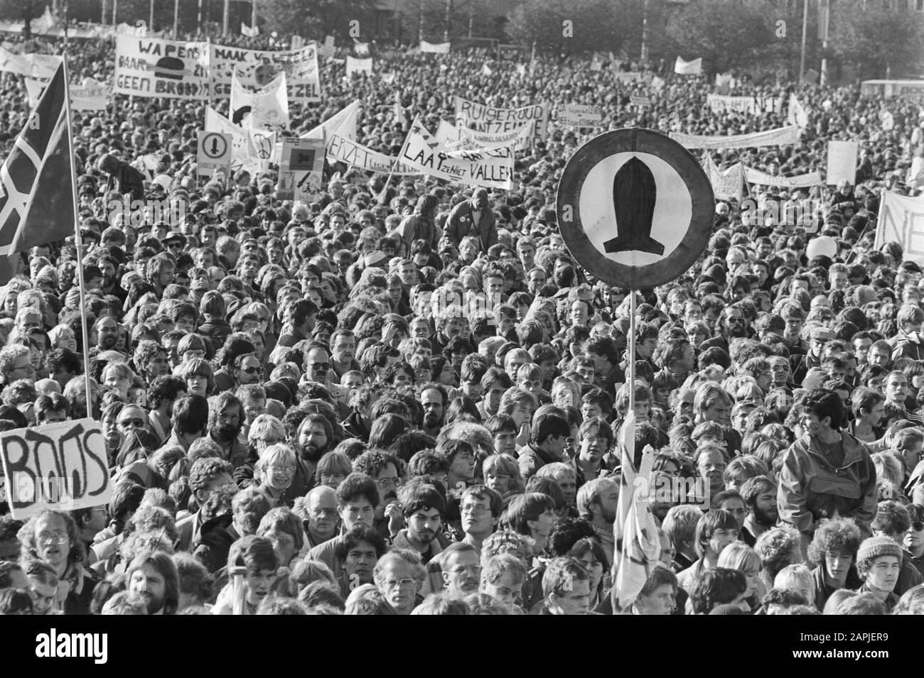 29 october 1983 Black and White Stock Photos & Images - Alamy