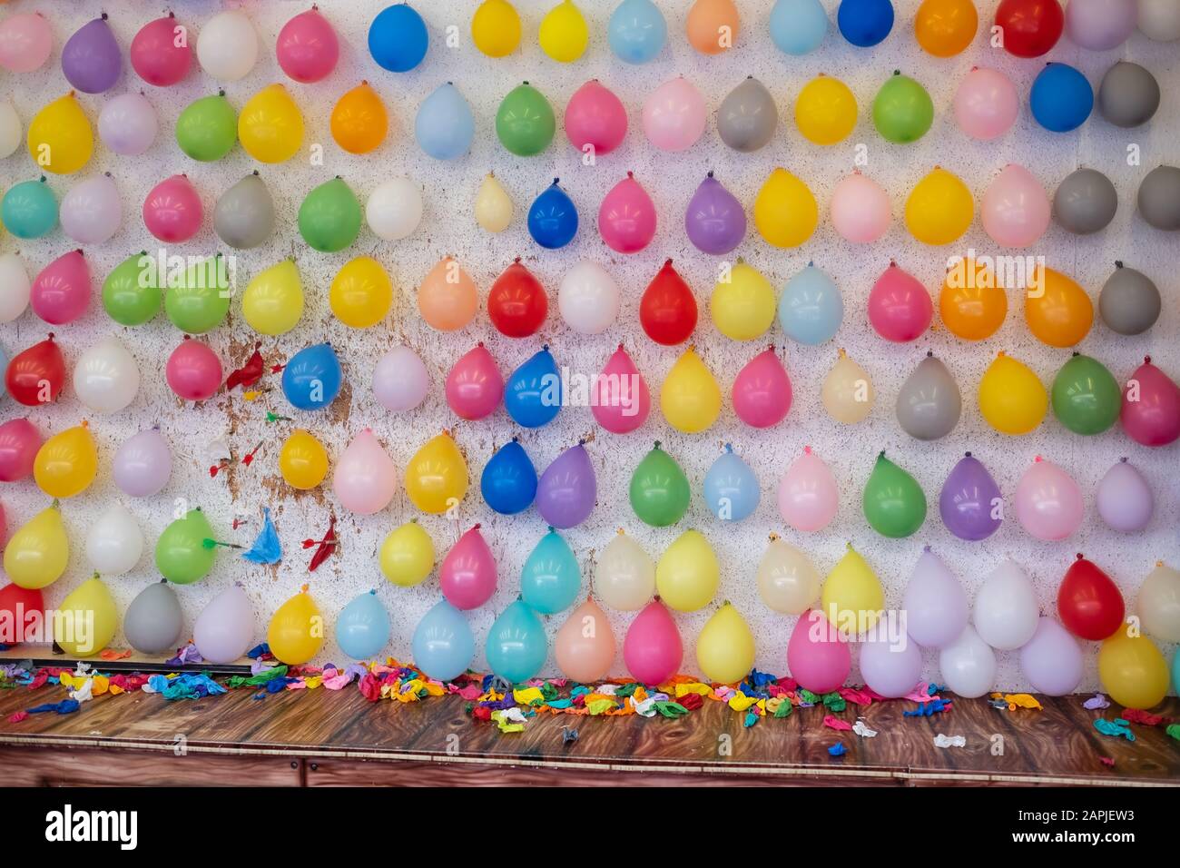 Wall of colored balloons for game at fair carnival Stock Photo - Alamy