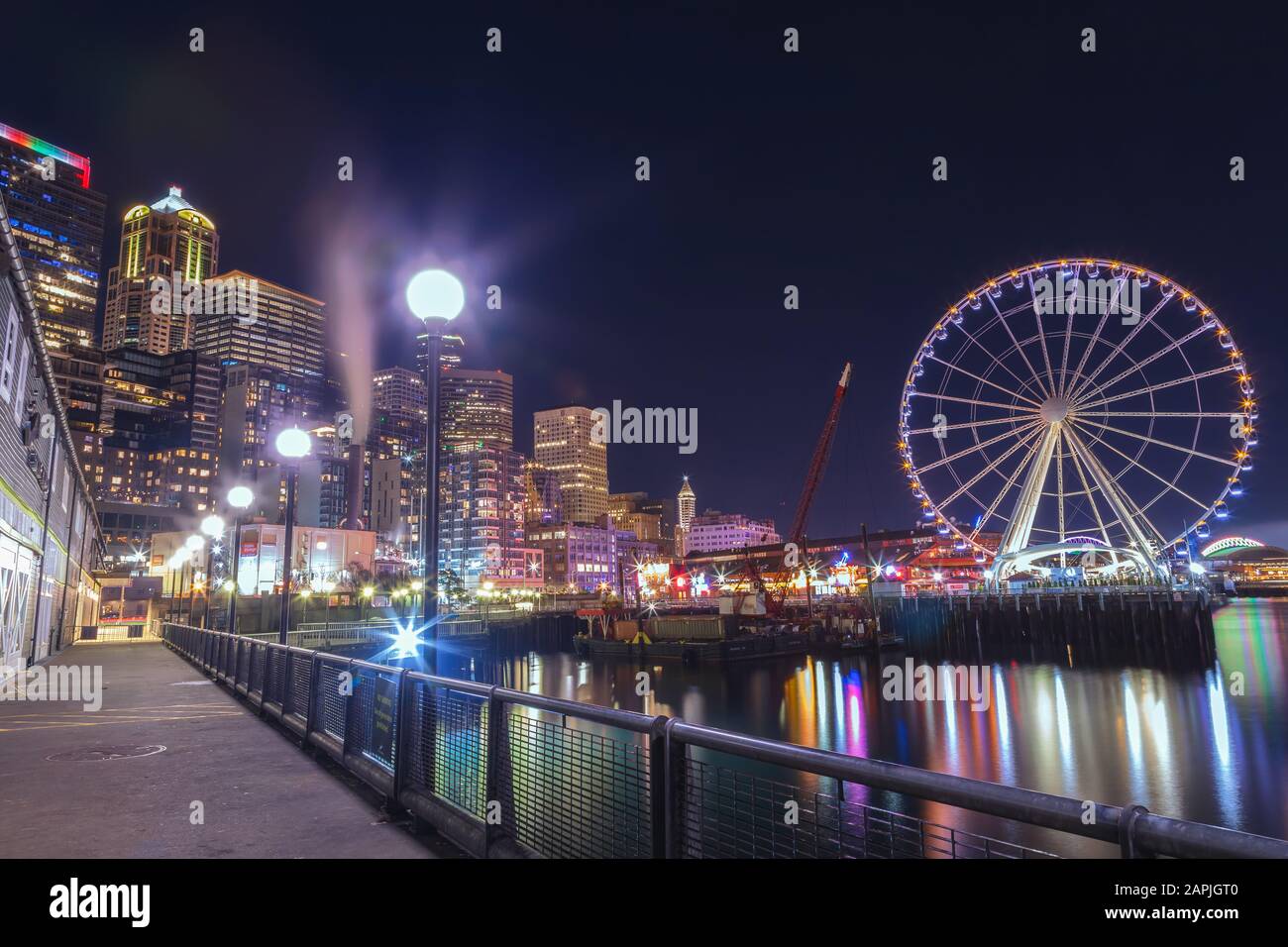 Seattle Great Wheel at Pier 57 and view of downtown at night time ...