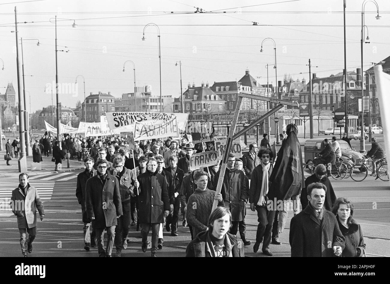 Demonstration in Amsterdam Date: February 4, 1967 Location: Amsterdam ...