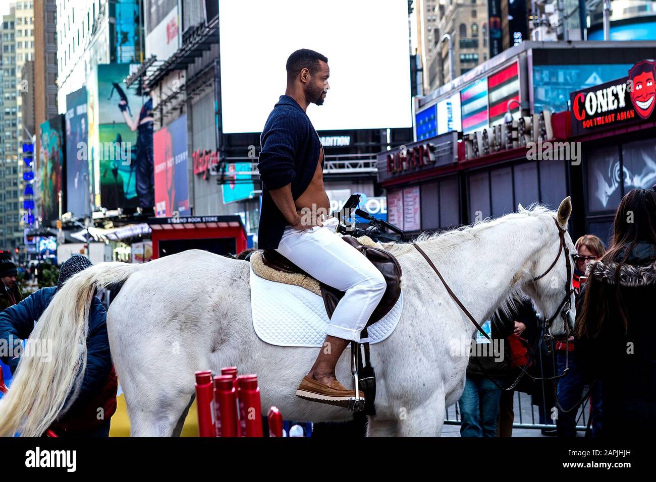 New York, NY, USA. 23rd Jan, 2020. Old Spice Guy, Isaiah Mustafa makes ...
