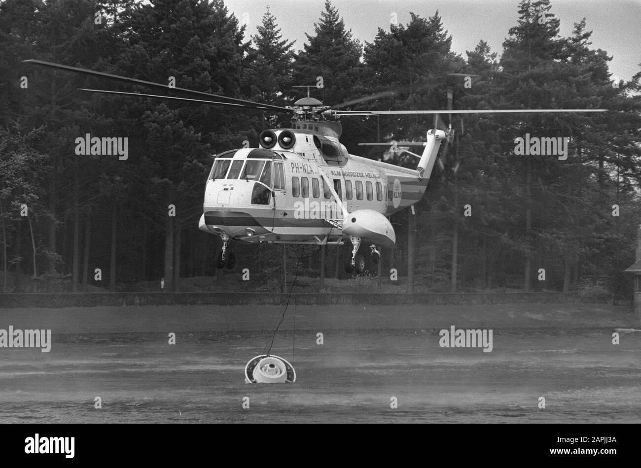 Demonstration with helicopter for forest fire on Hoge Veluwe helicopter ...