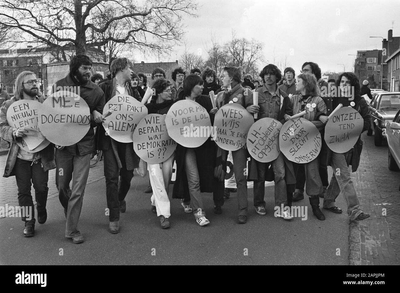 1980 college hi-res stock photography and images - Alamy