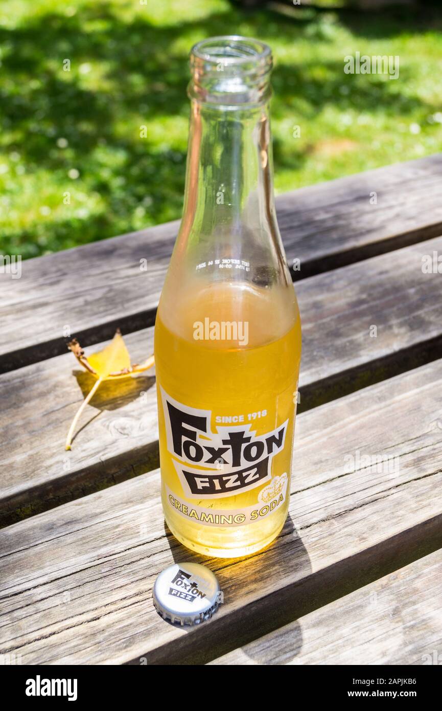 Creaming hi-res stock photography and images - Alamy