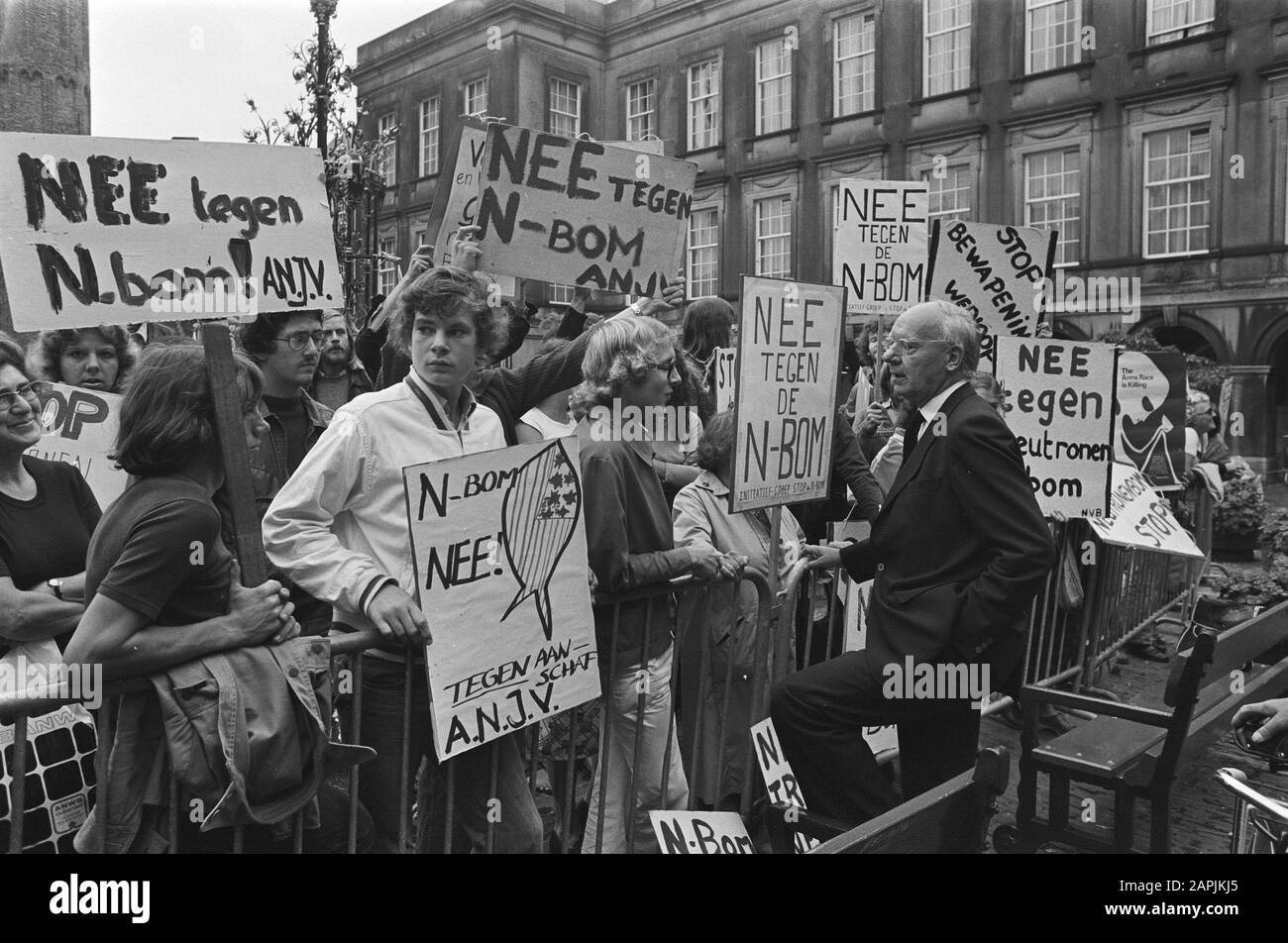 Neutron bombs hi-res stock photography and images - Alamy