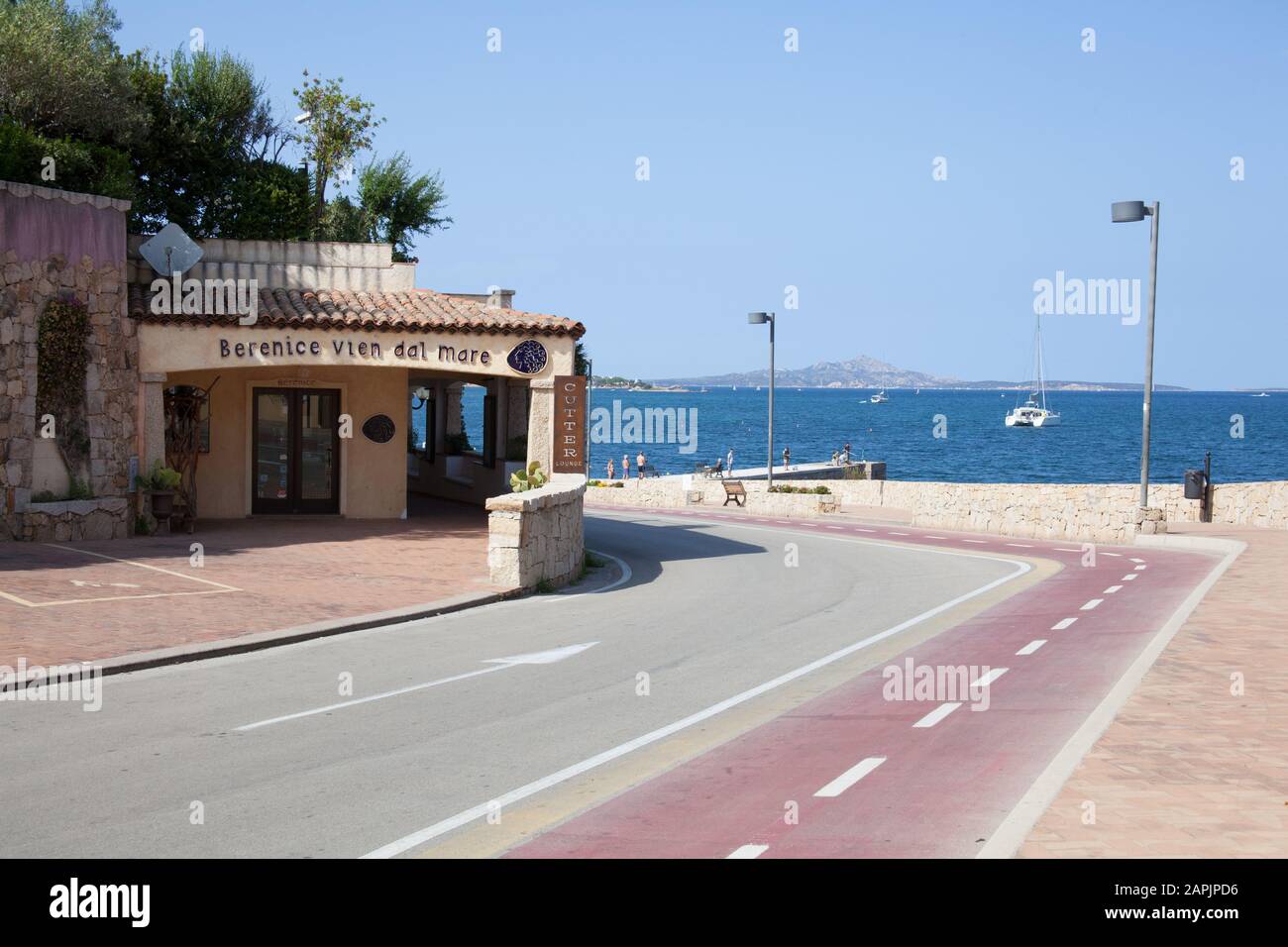 A beach side restaurant in Cannigione, Sardinia, Italy Stock Photo - Alamy