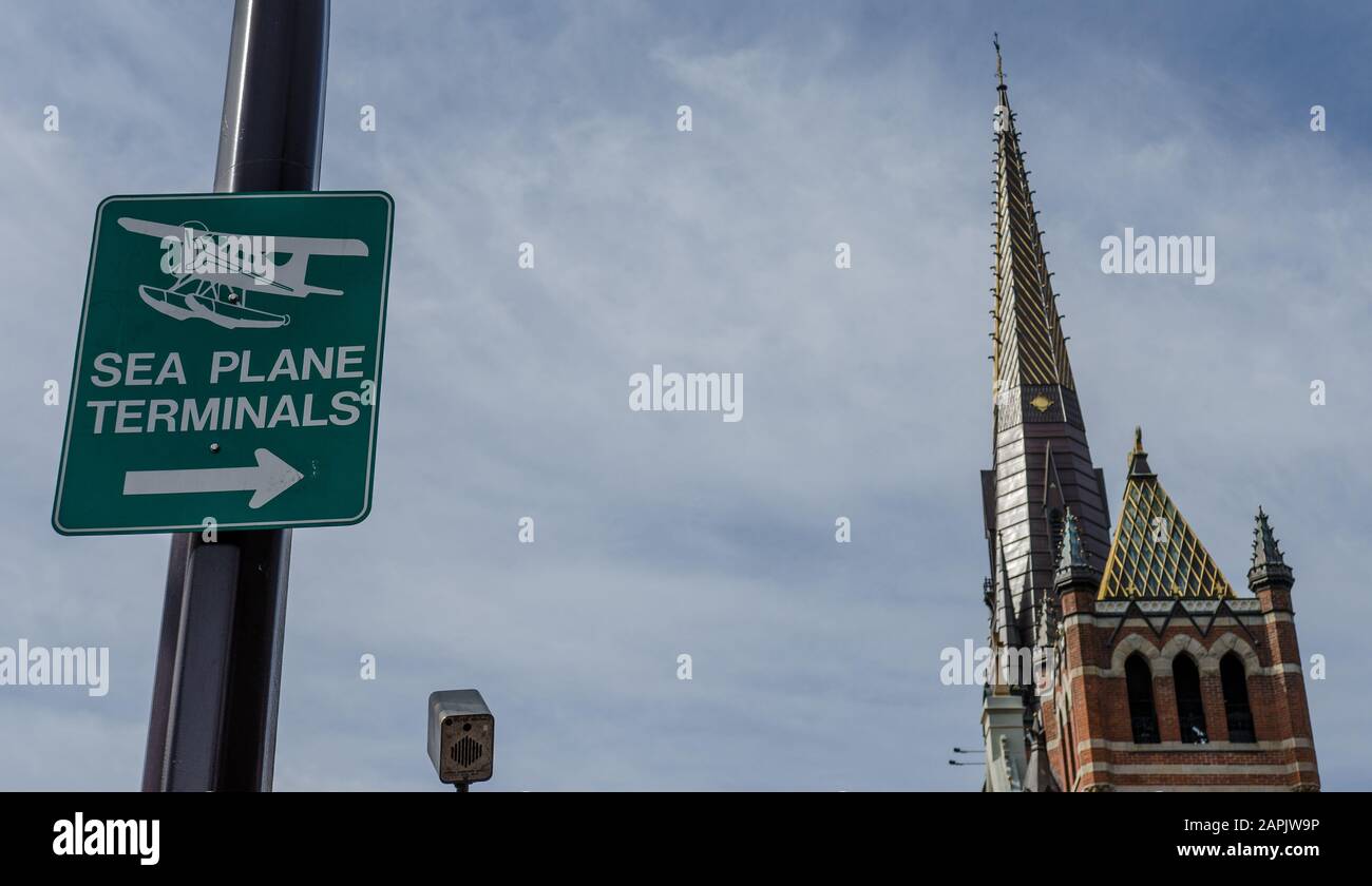 Plane terminals hi-res stock photography and images - Alamy
