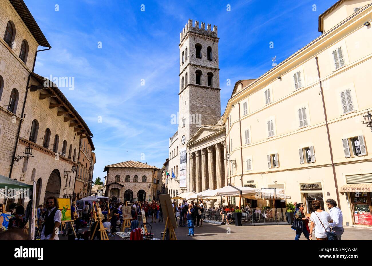 Piazza del Comune, Assisi, Italy Stock Photo - Alamy