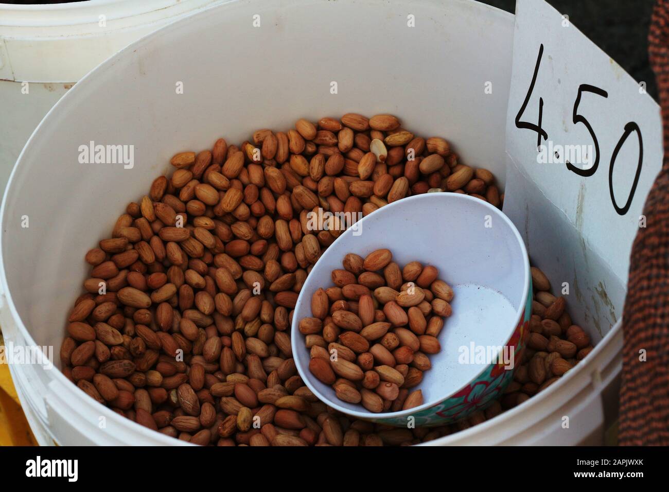 Peanuts in bucket hi-res stock photography and images - Alamy