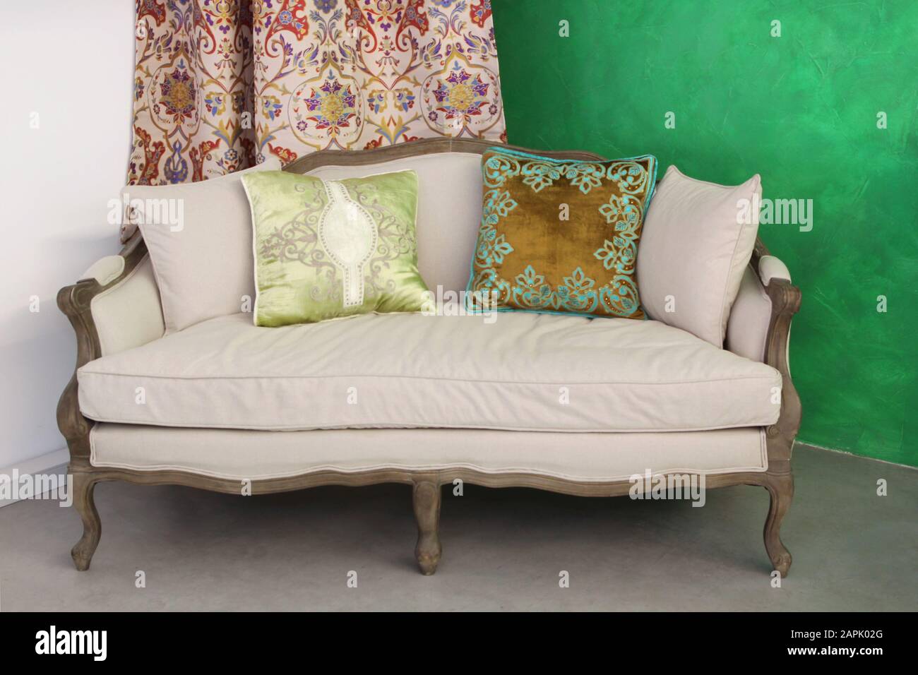 Retro corner sofa hi-res stock photography and images - Alamy