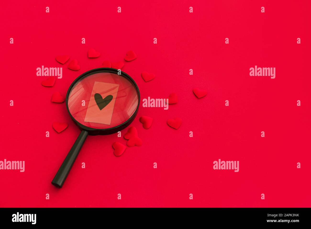 Magnifier heart hi-res stock photography and images - Alamy