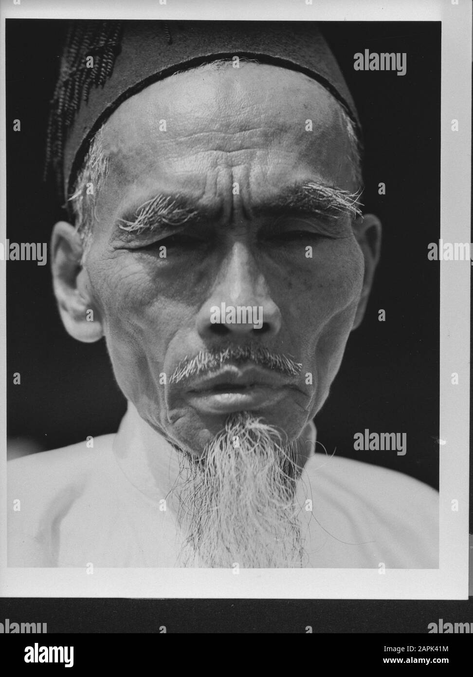 Muslim priest Black and White Stock Photos & Images - Alamy