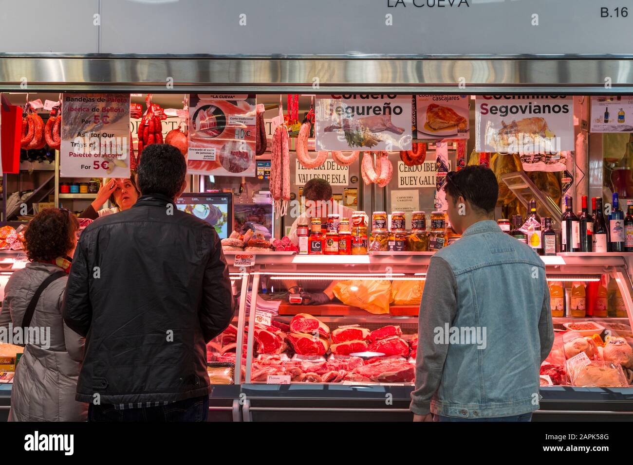Meat stall hi-res stock photography and images - Alamy