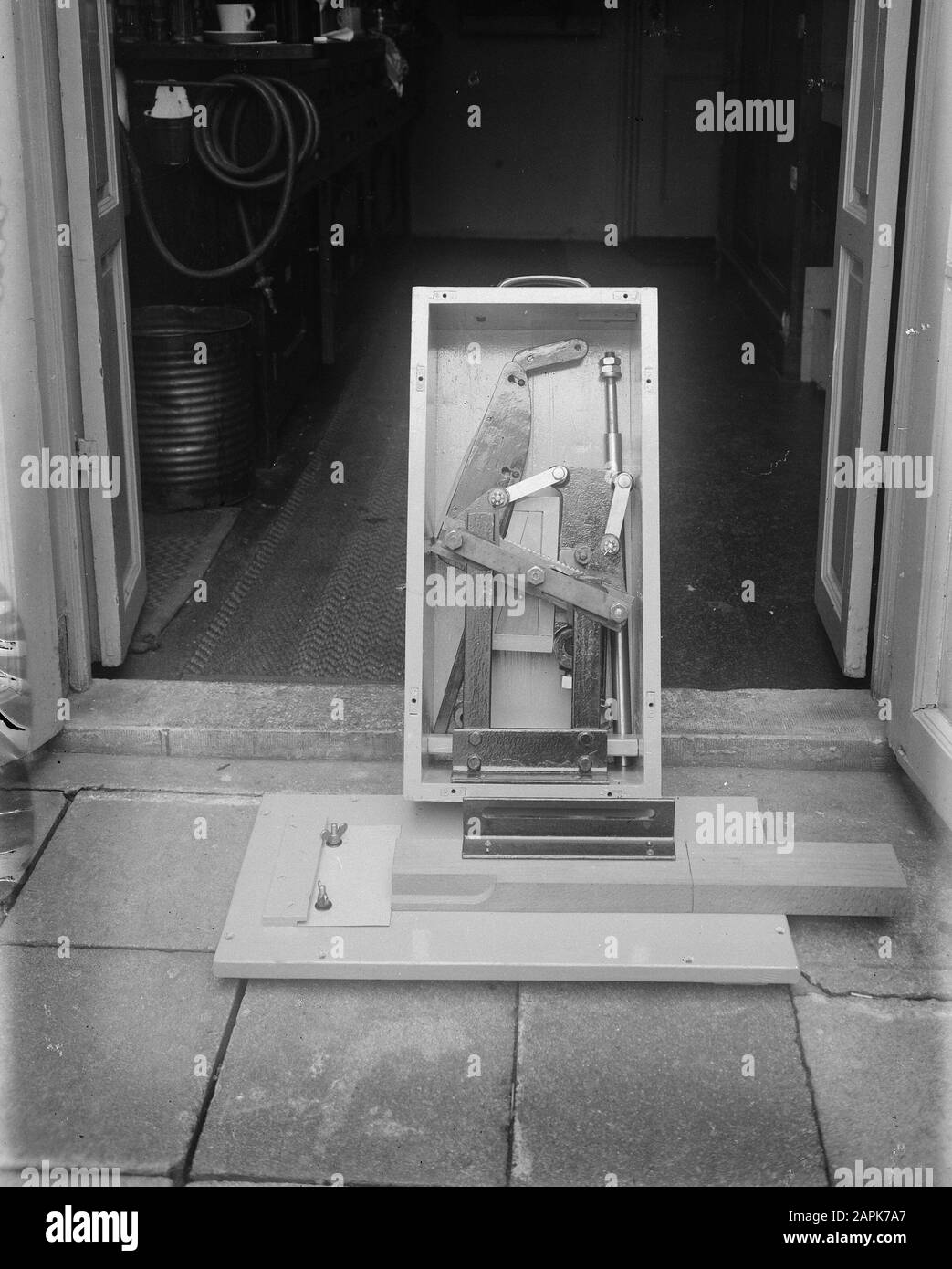 Box of saws hi-res stock photography and images - Alamy