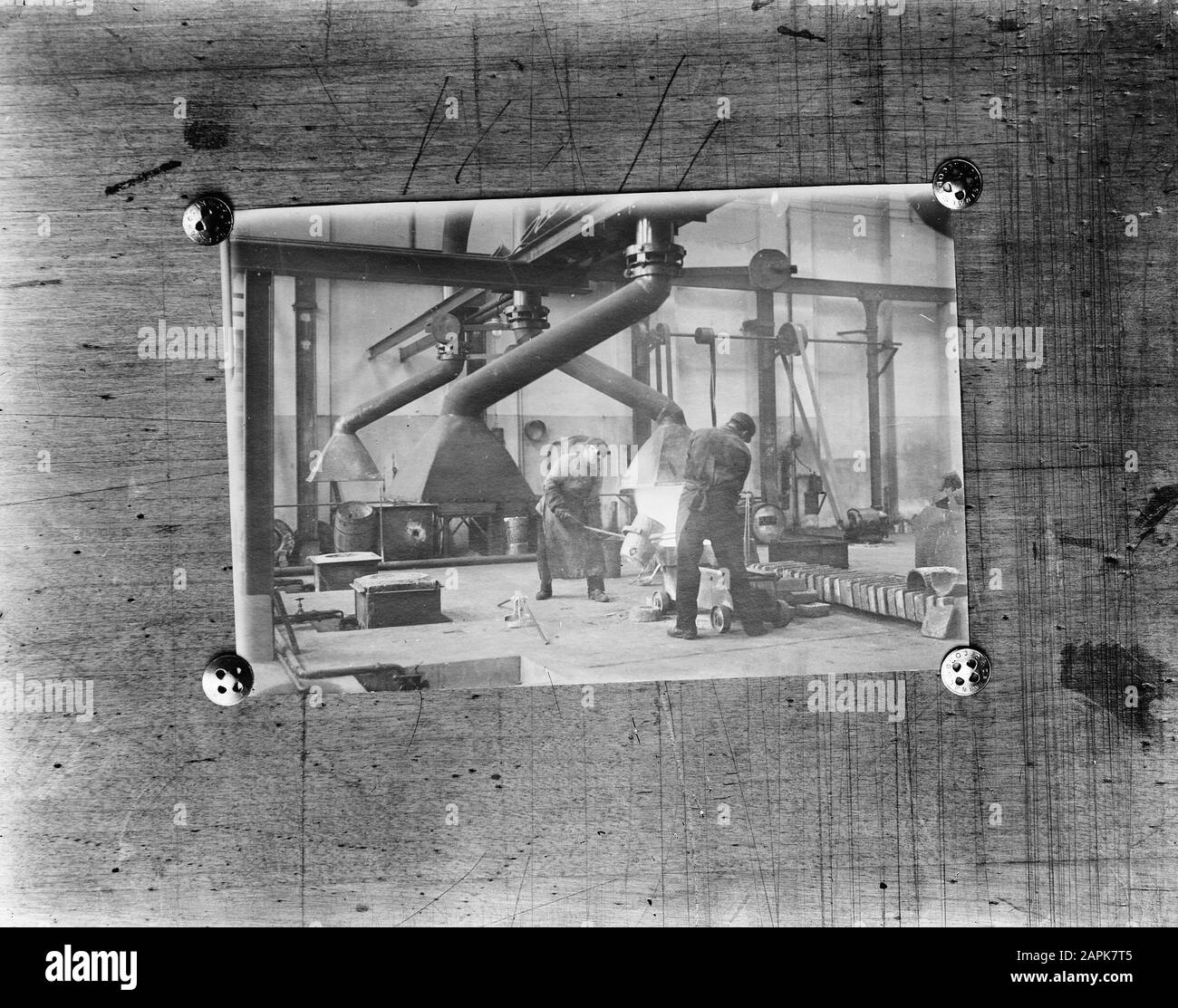 Copper foundry hi-res stock photography and images - Alamy