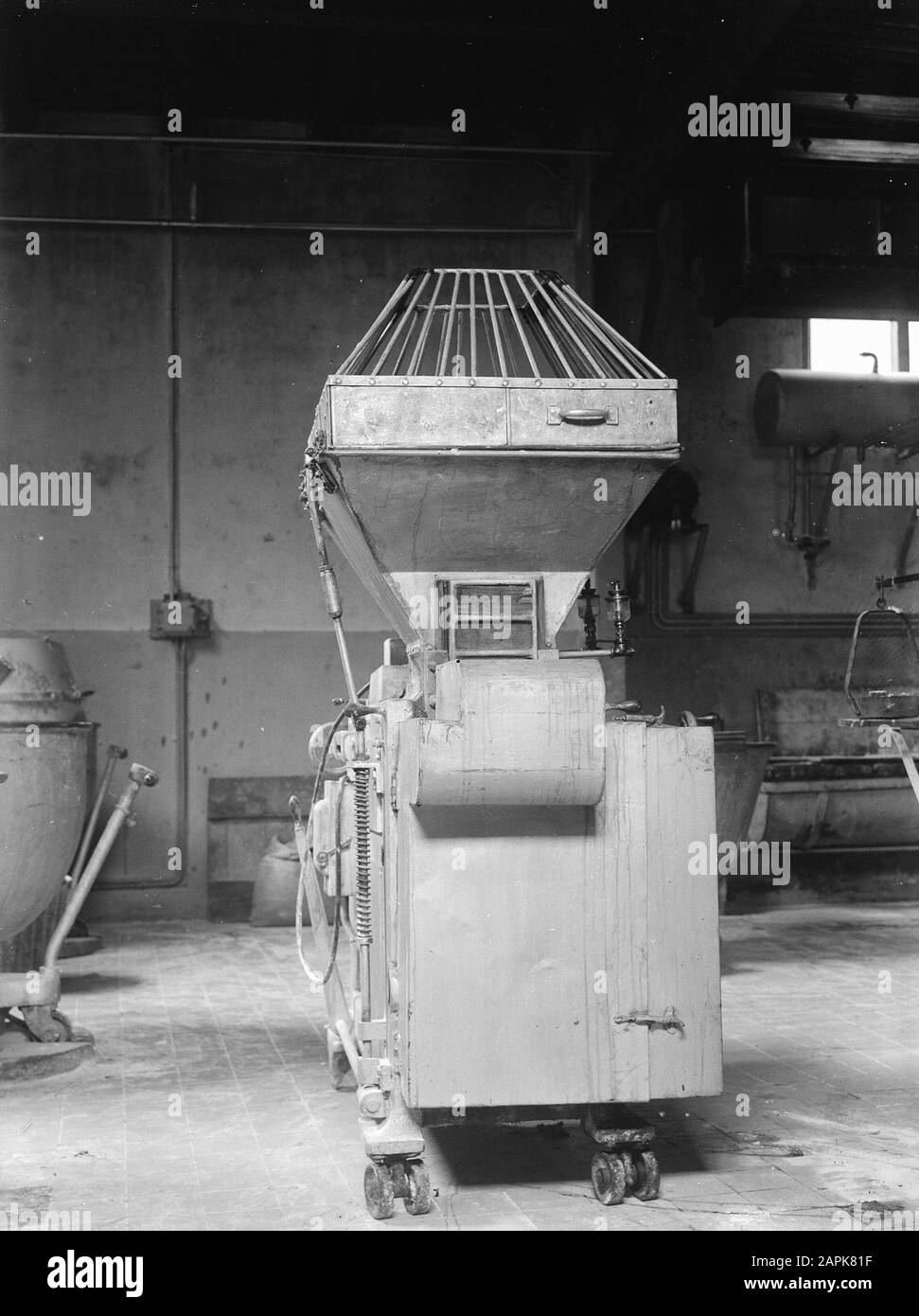 Weighing machines Black and White Stock Photos & Images - Alamy