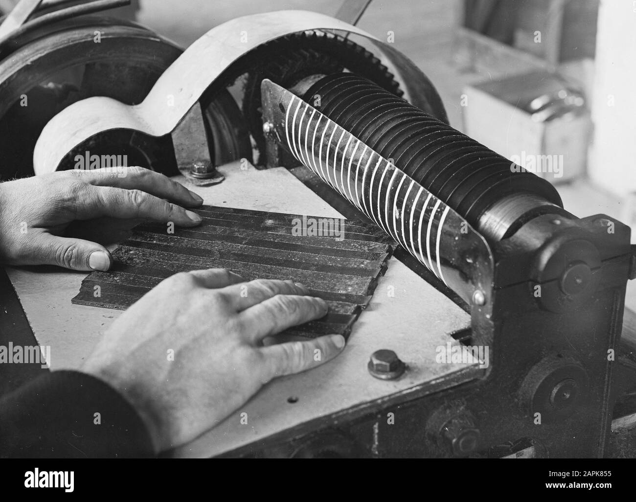 9x12 Shelter of a drop cutting machine Date: 1941 Keywords: shelters ...