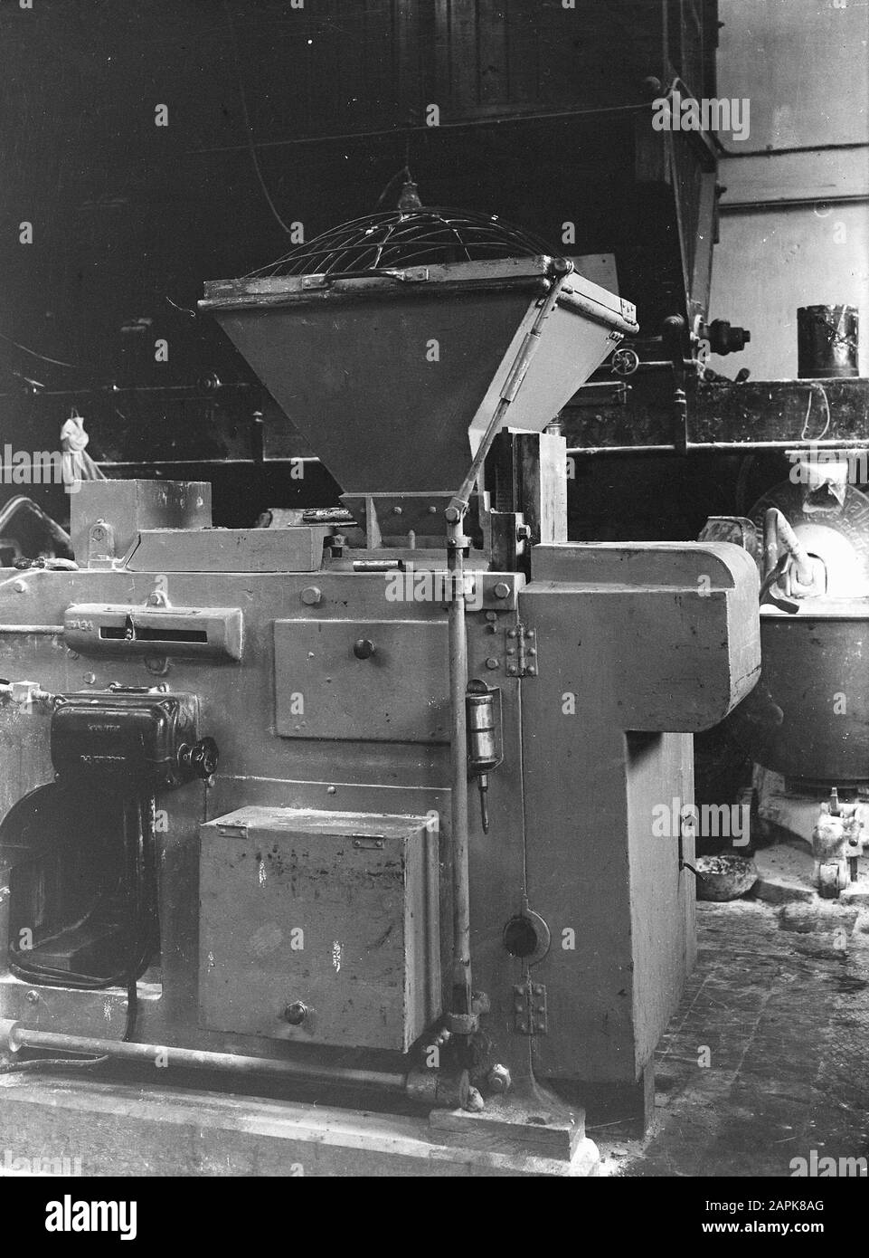 Weighing machines Black and White Stock Photos & Images - Alamy