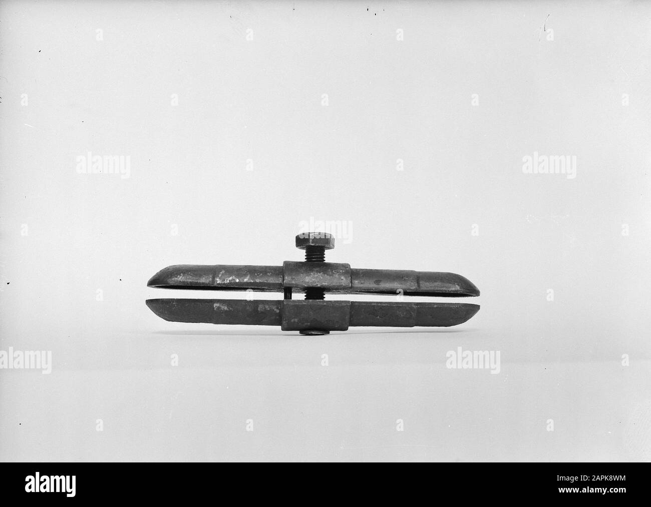 9x12 Coupling pen for steel scaffolding Date: undated Keywords: linking ...