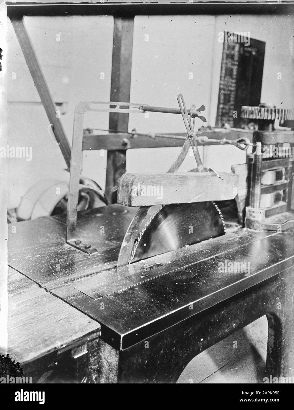Power saws circular equipment Black and White Stock Photos & Images - Alamy