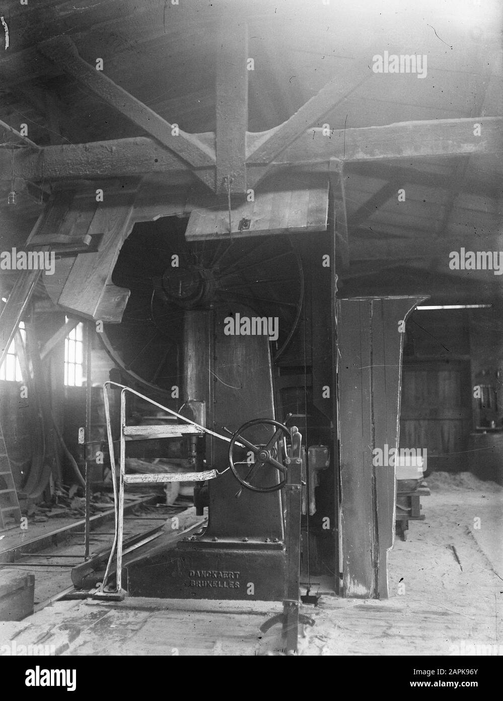 Machines metal industrial factory Black and White Stock Photos & Images ...