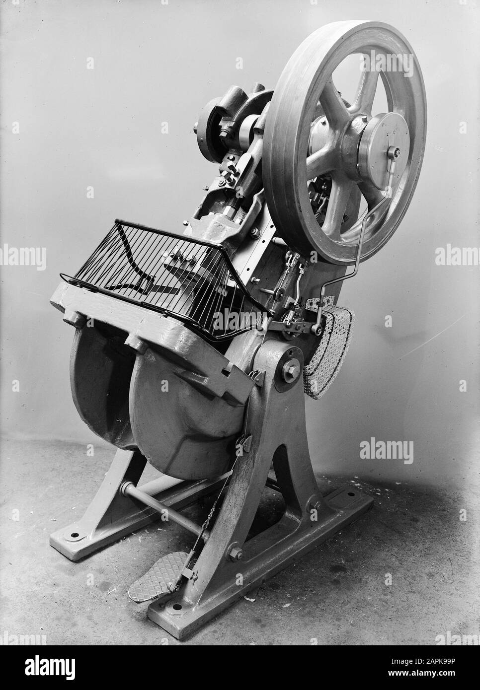 Flywheels hi-res stock photography and images - Alamy