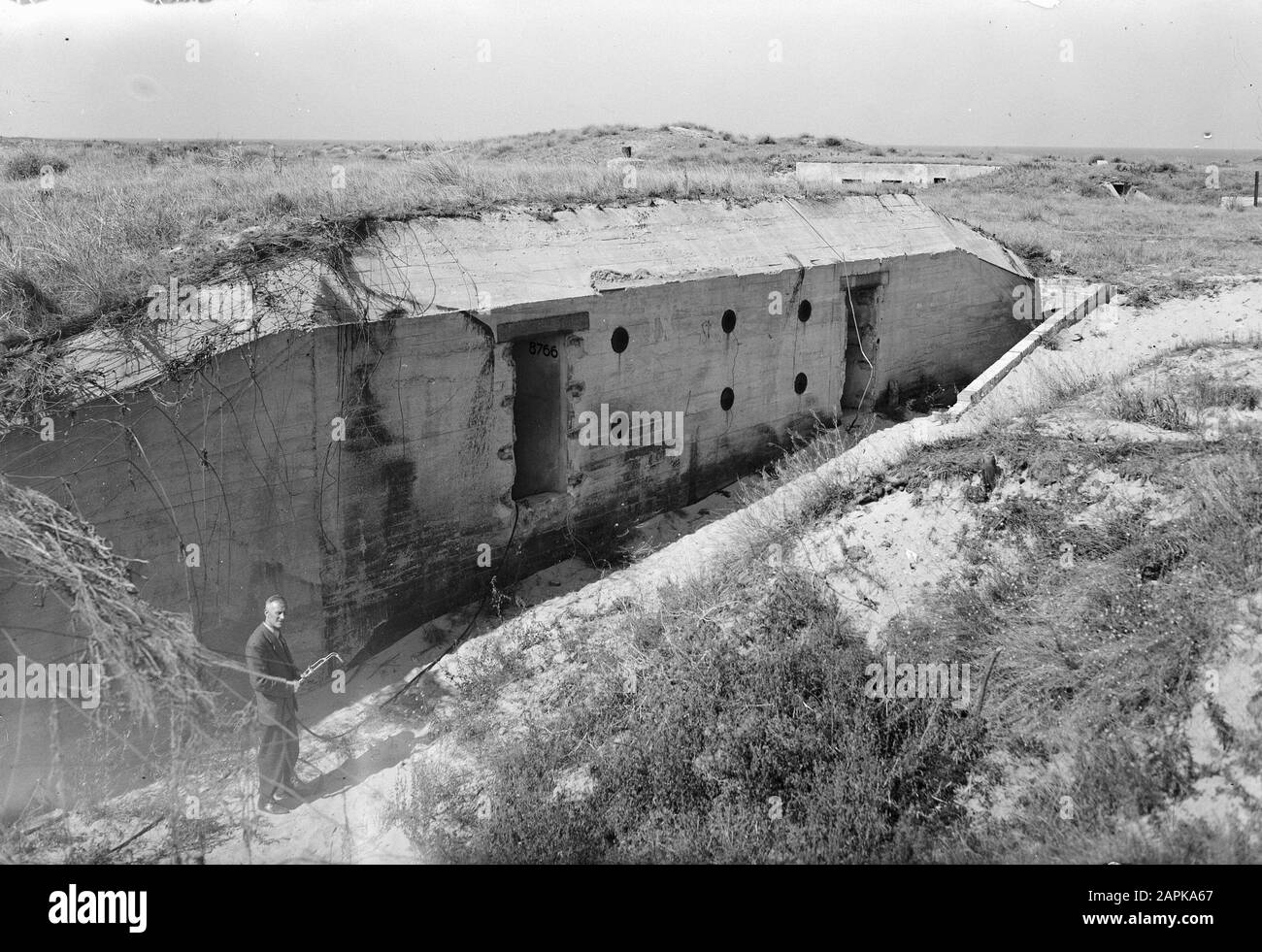 10x15 Test of an oxygen bottle taken by Ir. Groeneveld in a bunker in ...